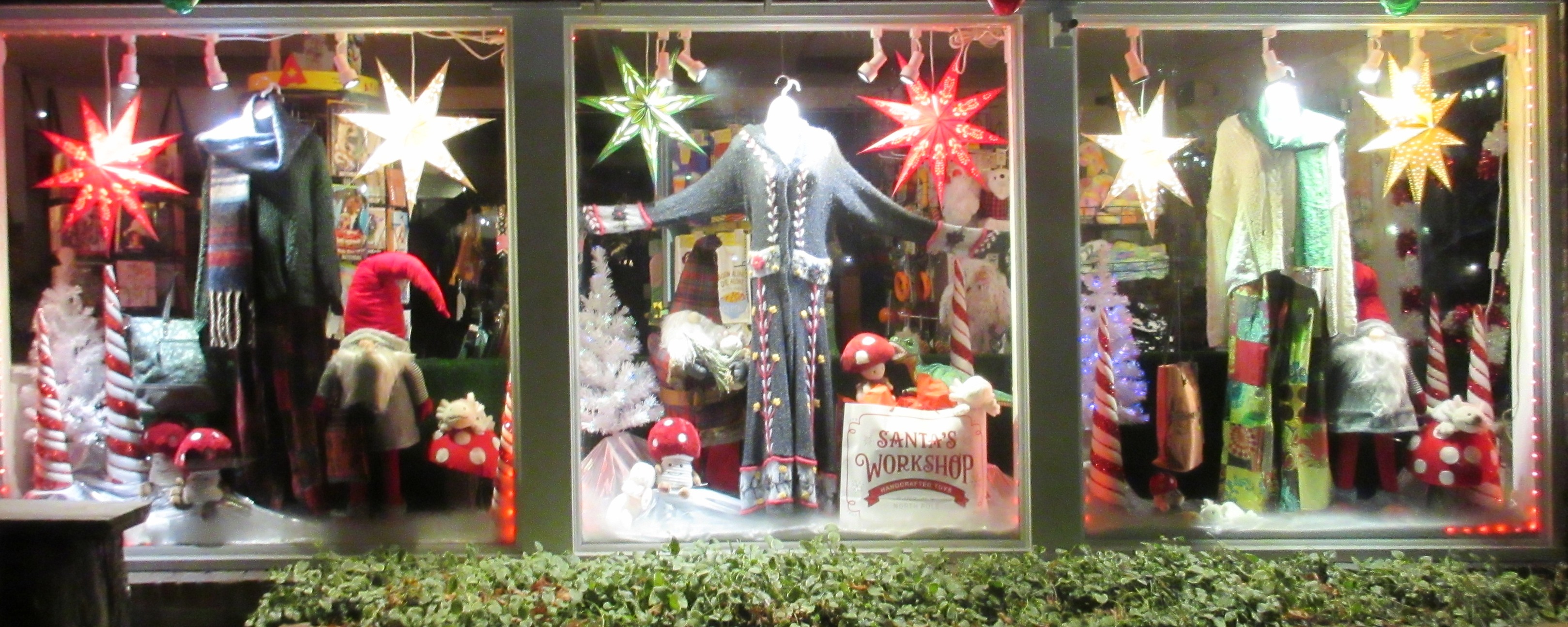 SPARKLE WINDOW – Woodstock Chamber of Commerce & Arts